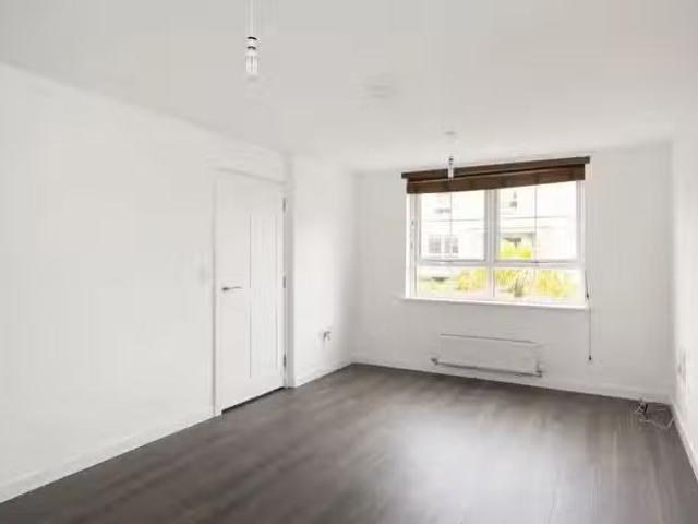 4 Bedroom Detached House For Sale In Printonan Crescent, Morto.