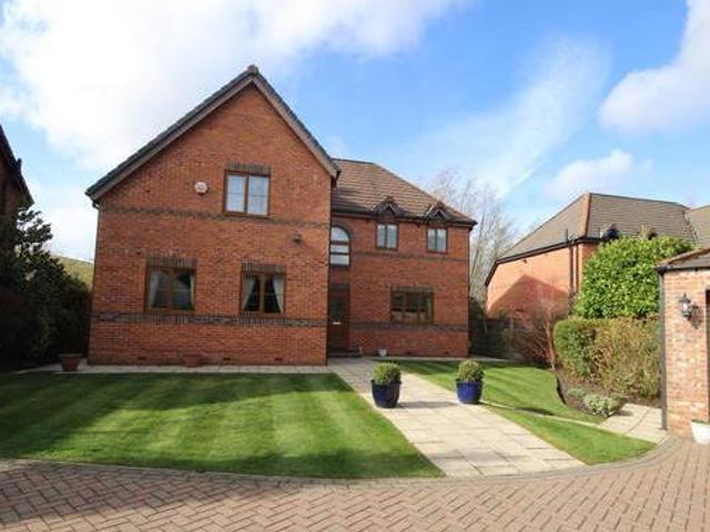 4 bedroom detached house for sale in Queen Anne Drive Worsley M28