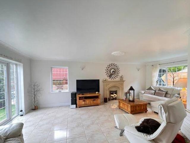 4 Bedroom Detached House For Sale In Queen Square