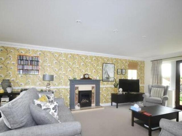4 Bedroom Detached House For Sale In Queensbury