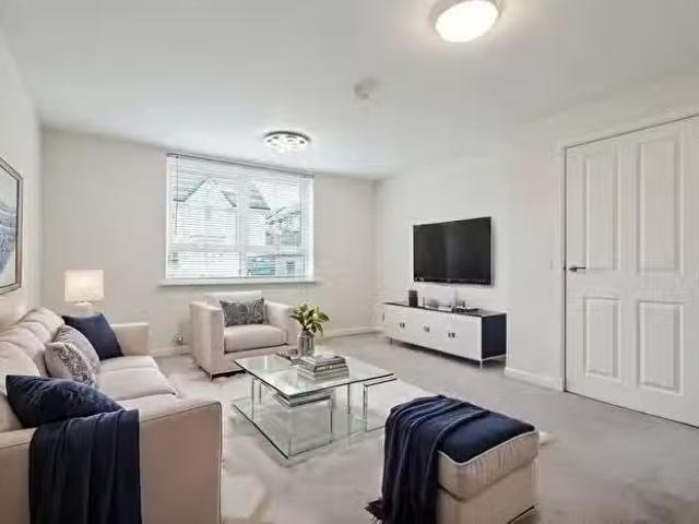 4 Bedroom Detached House For Sale In Rowieston Drive, Edinburg.