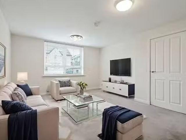 4 Bedroom Detached House For Sale In Rowieston Drive, Edinburg.