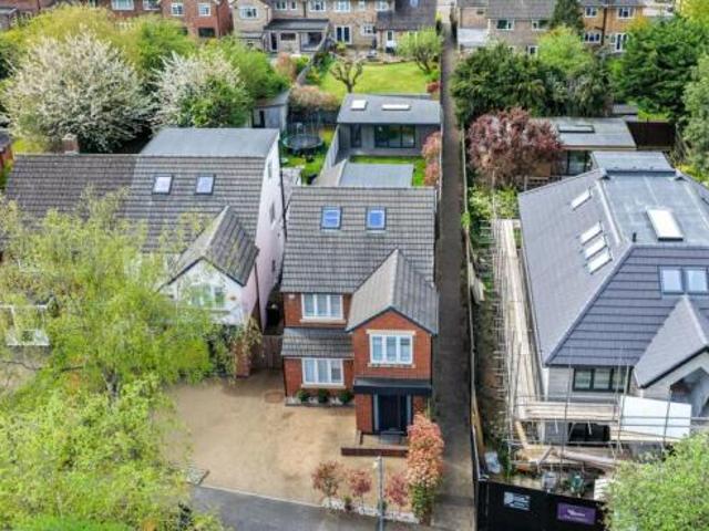 4 bedroom detached house for sale in Rowlatt Drive, St. Albans, AL3