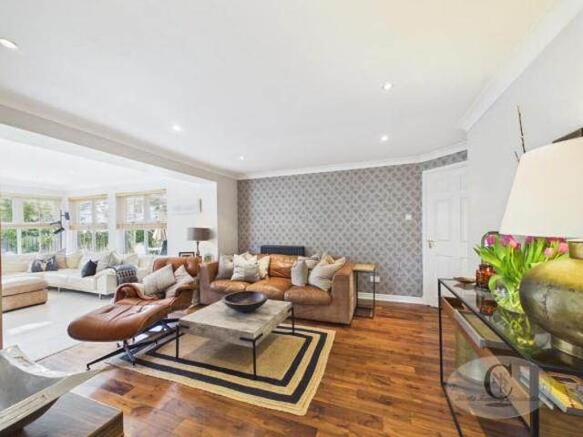 4 bedroom detached house for sale in Royal Gardens, Bothwell, G71