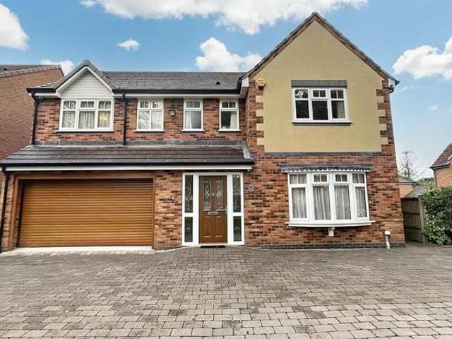 4 bedroom detached house for sale in Robin Hood Lane, Hall Gre.