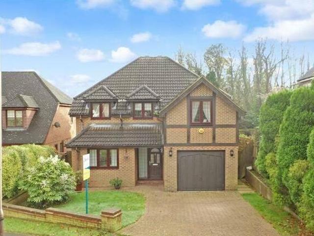4 bedroom detached house for sale in Robin Hood Lane Walderslade Chatham Kent ME5