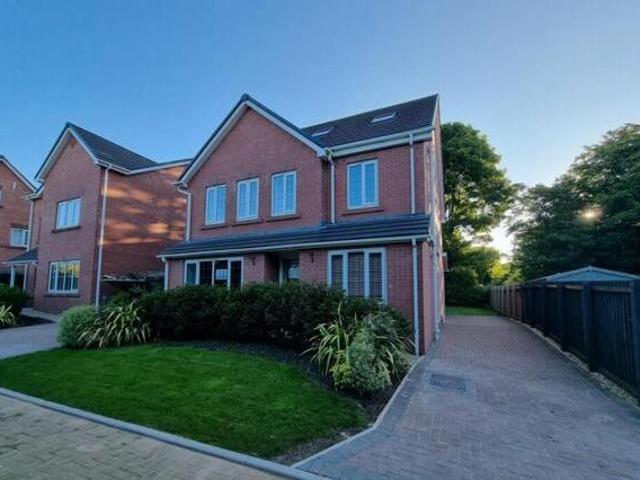 4 Bedroom Detached House For Sale In Rock Lea Close