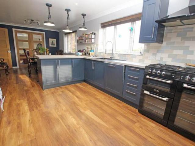 4 bedroom detached house for sale in Rochester Close, Eastbourne, BN20 7TW, BN20
