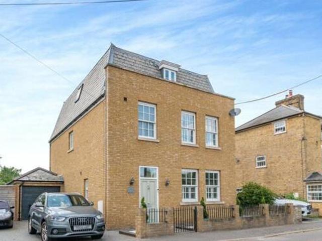 4 Bedroom Detached House For Sale In Rochester, Kent