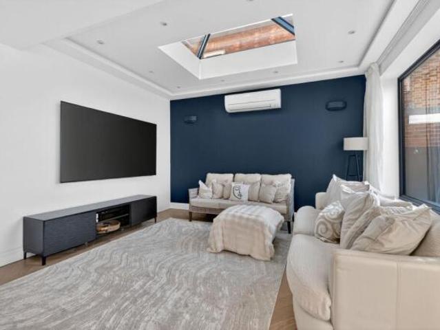 4 bedroom detached house for sale in Roding Avenue, Woodford Green, IG8