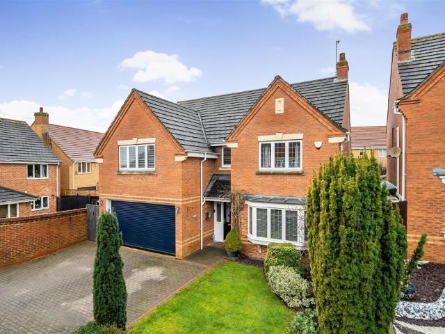 4 bedroom detached house for sale in Roman Close, Wootton, Northampton, NN4