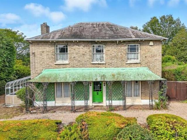 4 bedroom detached house for sale in Roman Road, Mountnessing, CM15