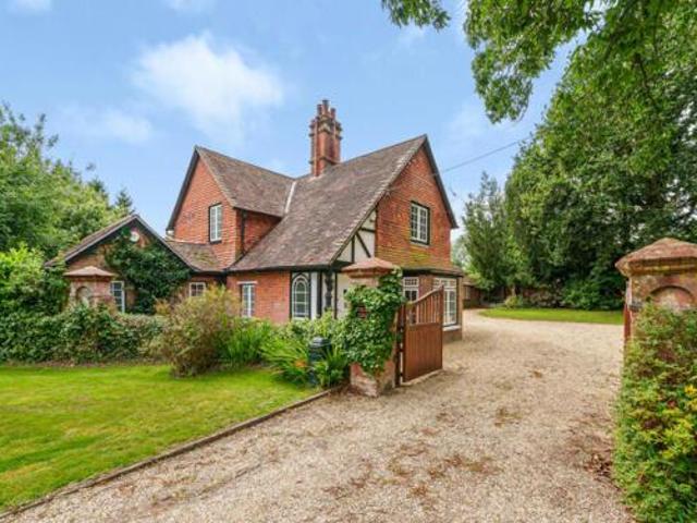 4 Bedroom Detached House For Sale In Romsey, Hampshire