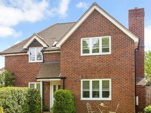 4 Bedroom Detached House For Sale In Ropley, Alresford