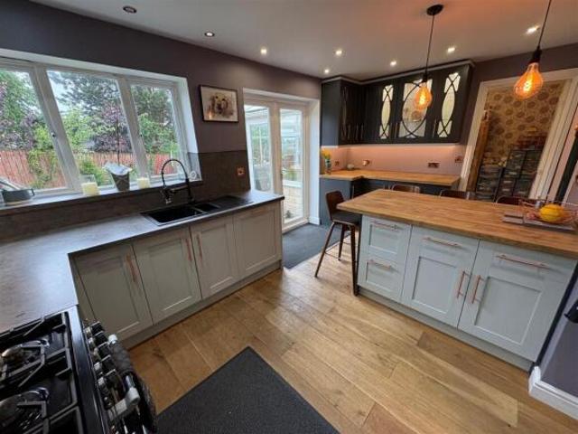 4 bedroom detached house for sale in Rosehip Rise, Clayton, Bradford, BD14