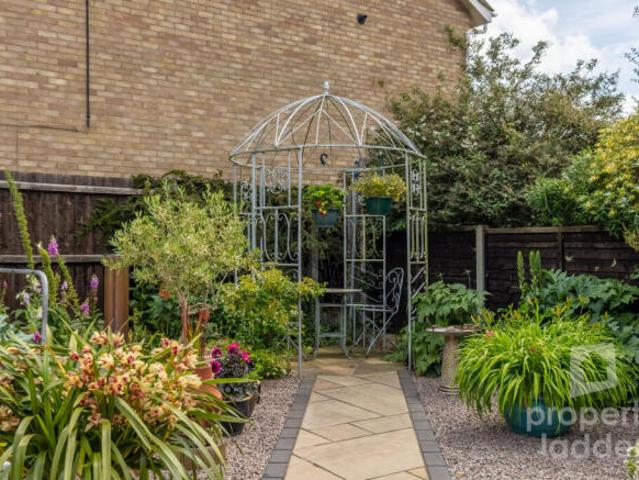 4 bedroom detached house for sale in Rosetta Road, Spixworth, Norfolk, NR10