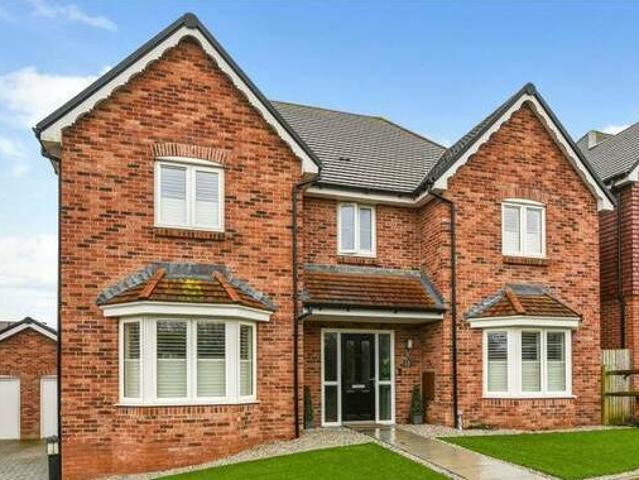 4 bedroom detached house for sale in Rosings Grove Medstead Hampshire GU34
