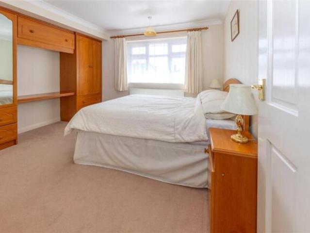 4 bedroom detached house for sale in Ravenbank Road, Luton, Bedfordshire, LU2