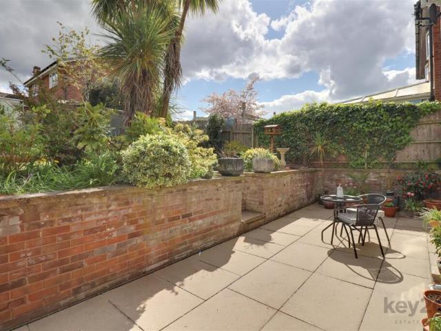4 bedroom detached house for sale in Ravencar Road, Eckington, Sheffield, S21