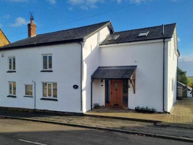 4 Bedroom Detached House For Sale In Ravensthorpe