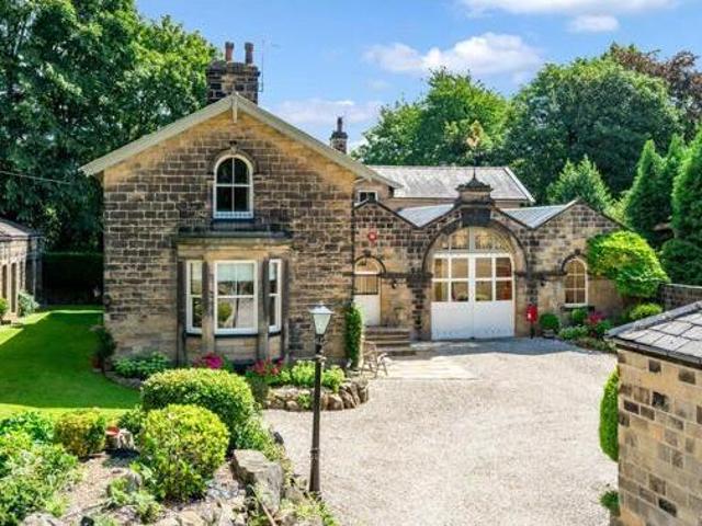 4 Bedroom Detached House For Sale In Rawdon, Leeds