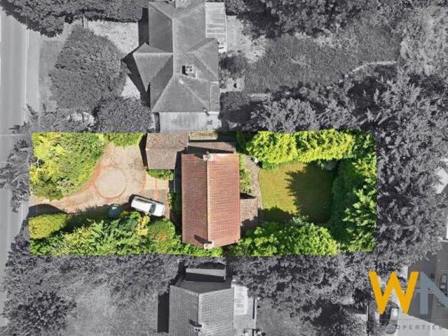 4 bedroom detached house for sale in Rayleigh Road, Brentwood, CM13