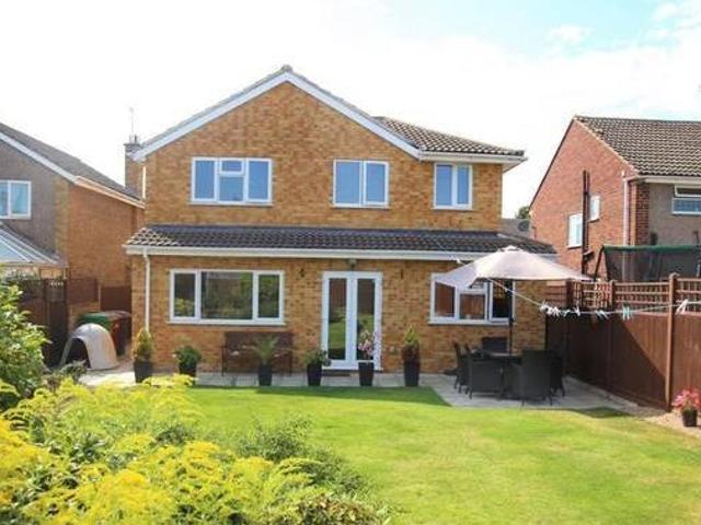 4 bedroom detached house for sale in Radcot Avenue Langley SL3 SL3