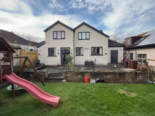 4 bedroom detached house for sale in Radfield Drive, Off Rooley Crescent, Bradford, BD6