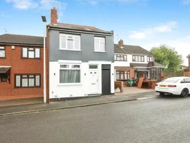 4 bedroom detached house for sale in Railway Street, West Brom.