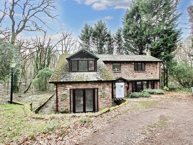 4 bedroom detached house for sale in Rainsough Hill, Prestwich, M25