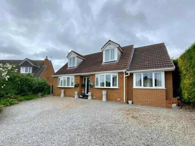 4 Bedroom Detached House For Sale In Raper View, Leeds