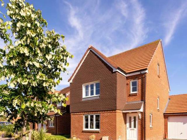 4 bedroom detached house for sale in Reynolds Drive Alton Hampshire GU34