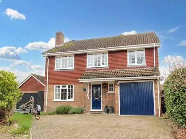 4 Bedroom Detached House For Sale In Reading