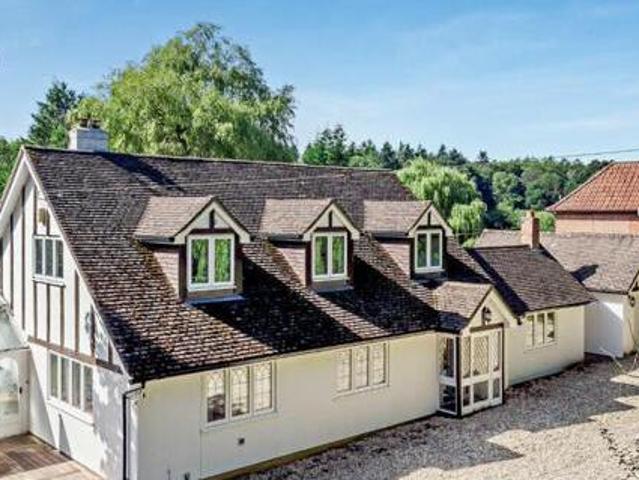 4 Bedroom Detached House For Sale In Reading
