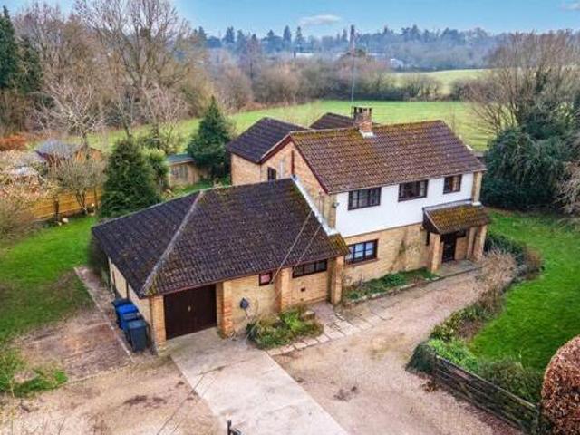 4 Bedroom Detached House For Sale In Reading, Berkshire
