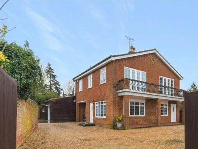 4 Bedroom Detached House For Sale In Reading, Berkshire