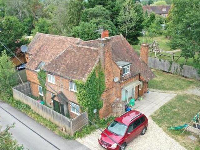 4 Bedroom Detached House For Sale In Reading, Berkshire