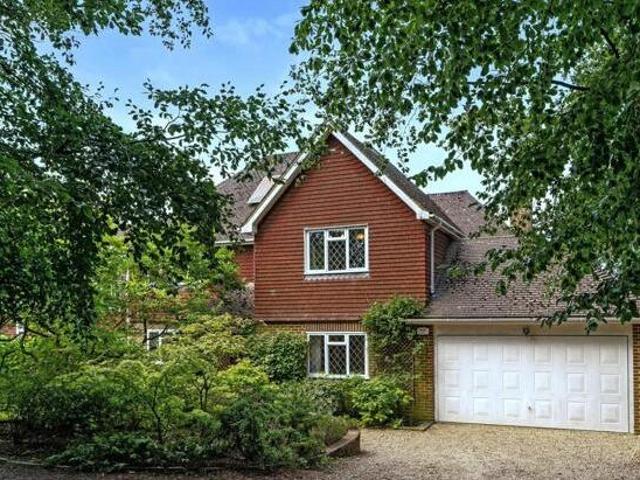 4 Bedroom Detached House For Sale In Reading, Berkshire