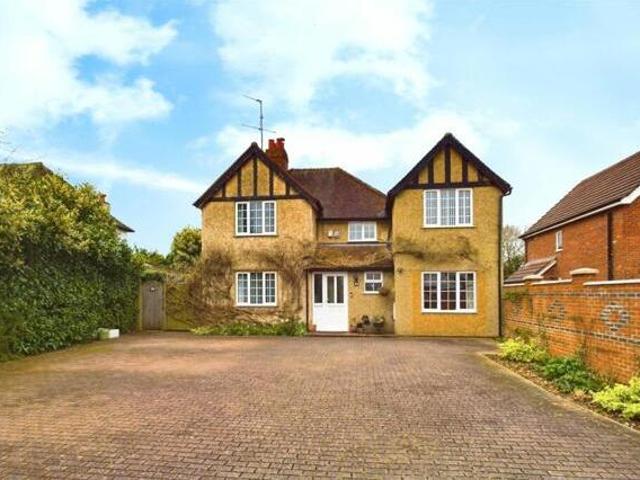 4 Bedroom Detached House For Sale In Reading, Berkshire