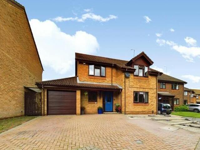4 Bedroom Detached House For Sale In Reading, Berkshire