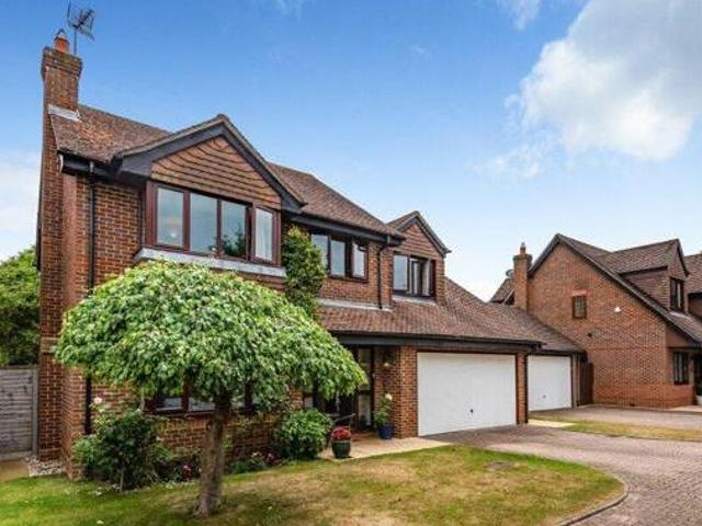 4 Bedroom Detached House For Sale In Reading, Berkshire