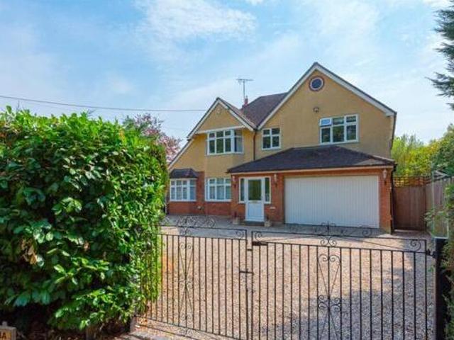 4 Bedroom Detached House For Sale In Reading, Berkshire