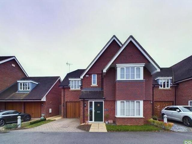 4 Bedroom Detached House For Sale In Reading, Berkshire