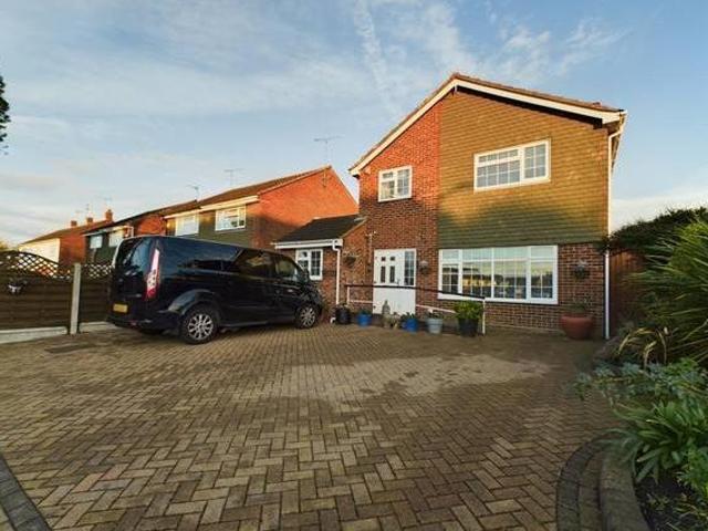 4 bedroom detached house for sale in Rectory Road Pitsea SS13
