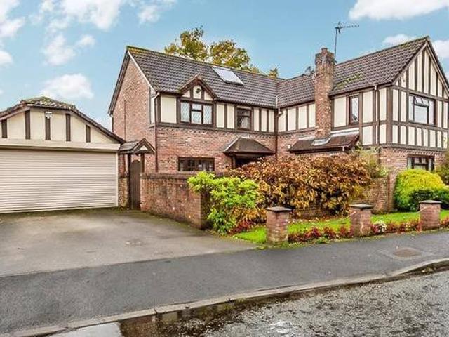 4 bedroom detached house for sale in Redshank Avenue Winsford CW7