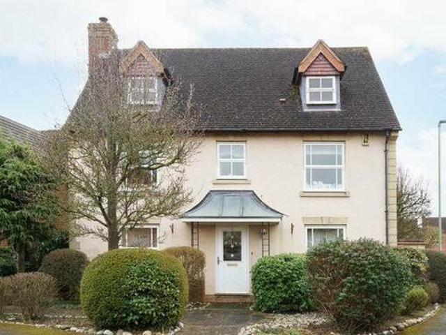 4 bedroom detached house for sale in Reedmace Road Bicester OX26