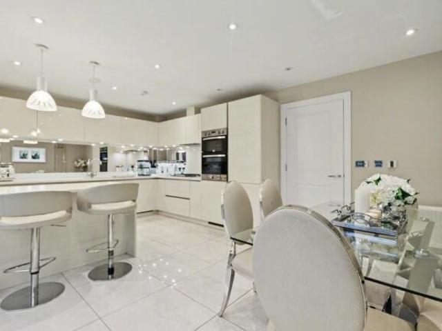 4 bedroom detached house for sale in Rennoldson Green, Chelmsford, CM2