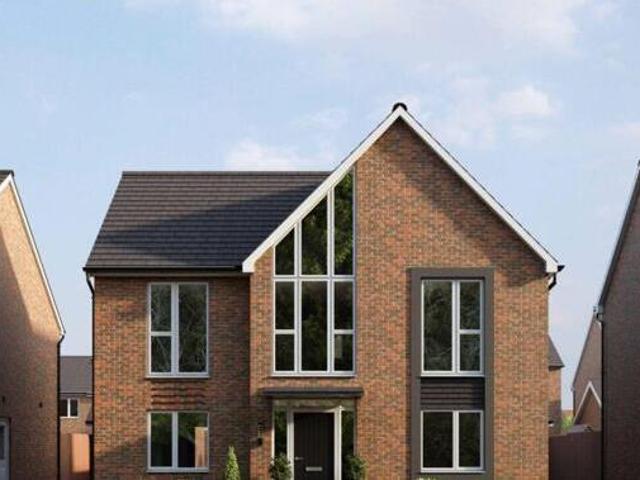 4 Bedroom Detached House For Sale In Rh10 3yr