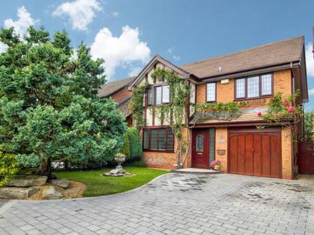 4 bedroom detached house for sale in Rhodes Close Crewe CW1