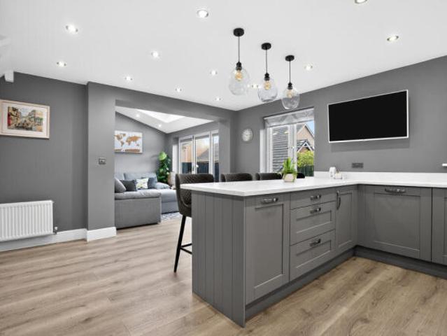 4 bedroom detached house for sale in Rivendale, Leeds, LS10